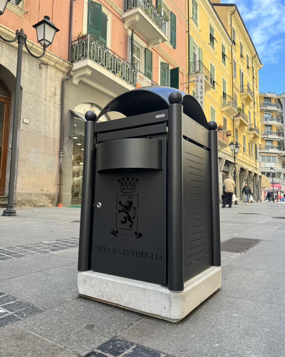 Ventimiglia, nuovi cestini gettacarte nel centro cittadino: al via la posa - Sanremonews.it