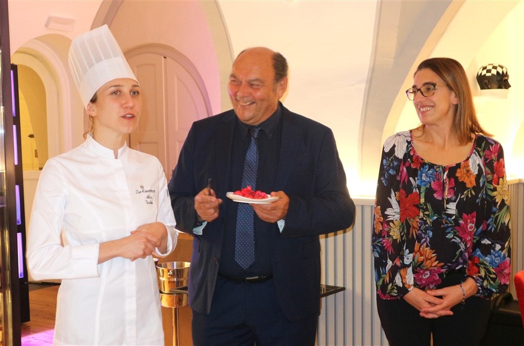 La Cucina con i fiori affascina Bolzano: applausi per la "Flower ...