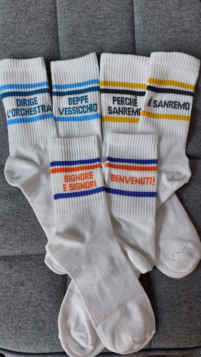Sanremo da indossare: i calzini da collezione a tema Festival ...