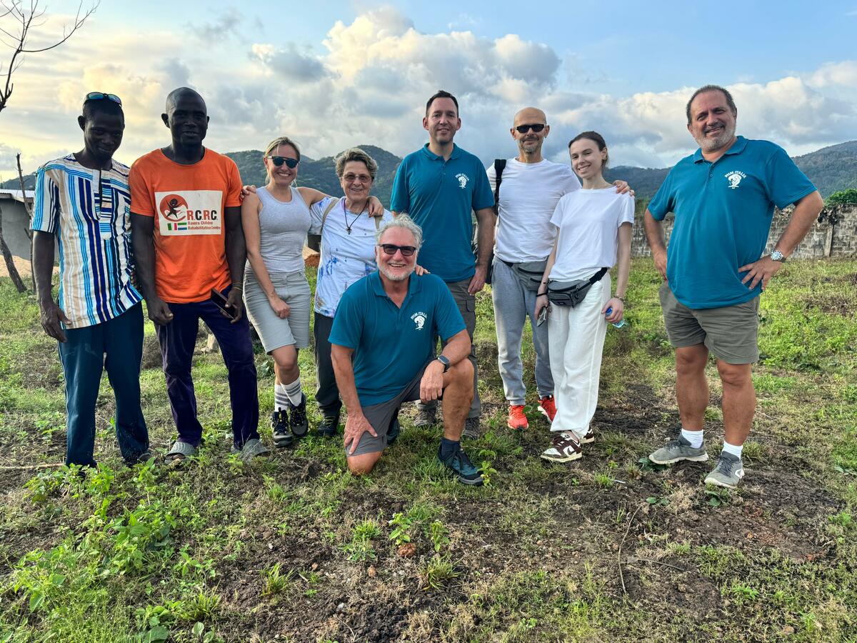 Il dottor Ravera e l'associazione sanremese FHM Italia costruiscono in ...