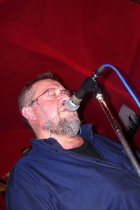 Sabato prossimo a Ferrara il cantautore taggiasco Angelo Delfino alla ...