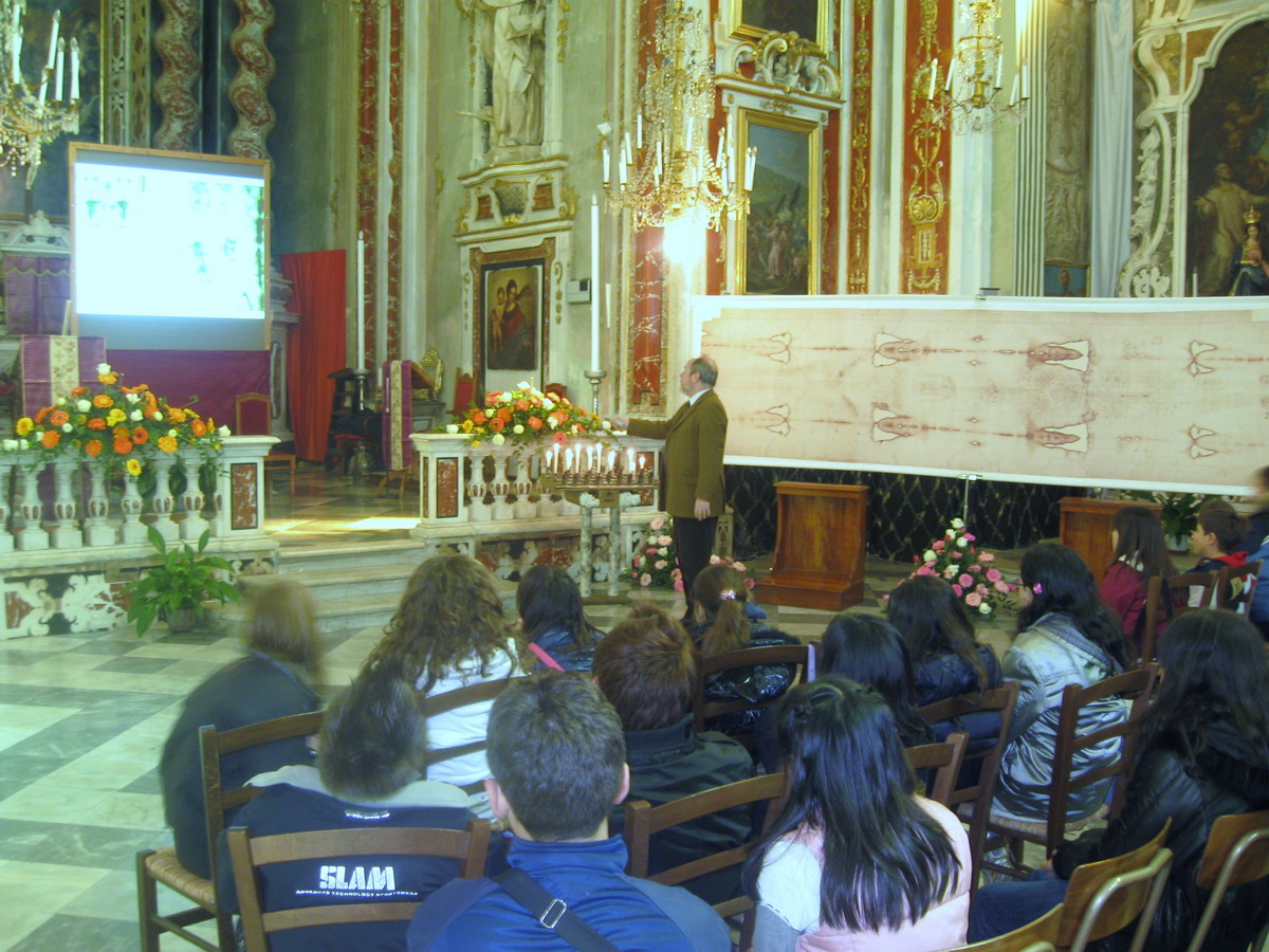 Taggia: foto e risultati della conferenza sulla Sindone del professor ...