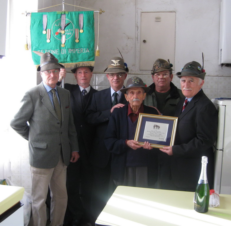 Sanremo: ecco i 100 anni dell'alpino ed ex commerciante Francesco ...