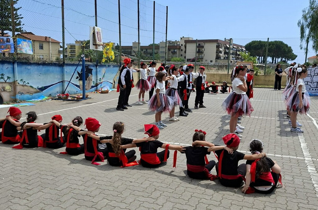 Ventimiglia: sulla Folgore del Corsaro Nero, il viaggio dei bambini tra ...