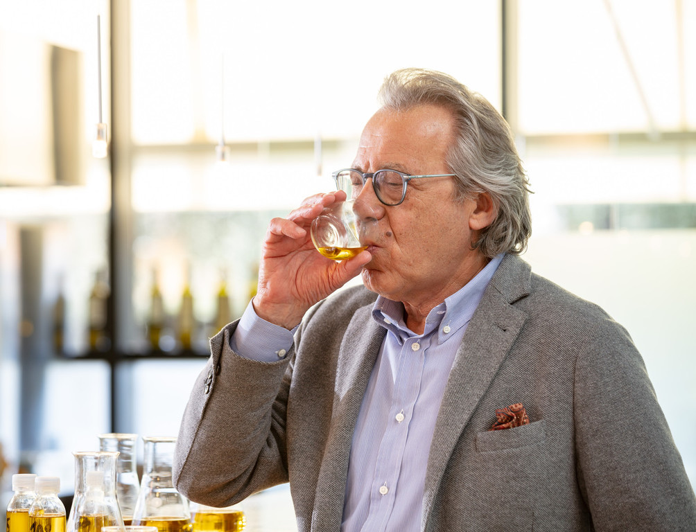 Fratelli Carli presenta Olio Evo Ricetta di Famiglia 2023, il meglio ...