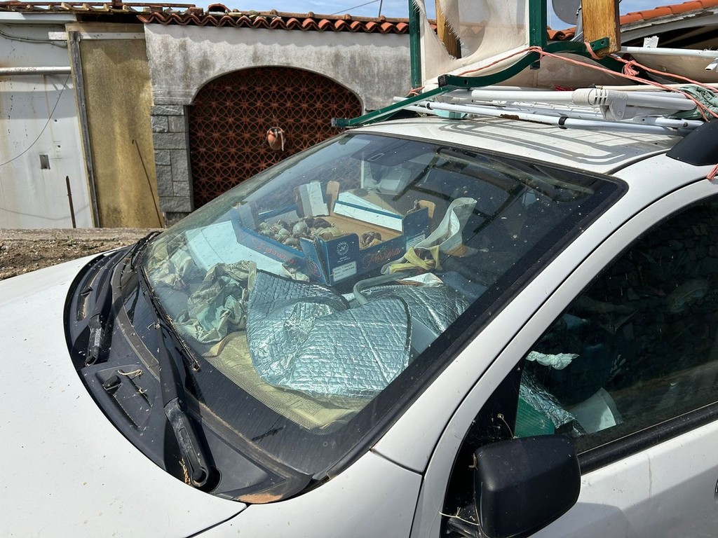Discarica a cielo aperto a Coldirodi, tre auto abbandonate piene di ...