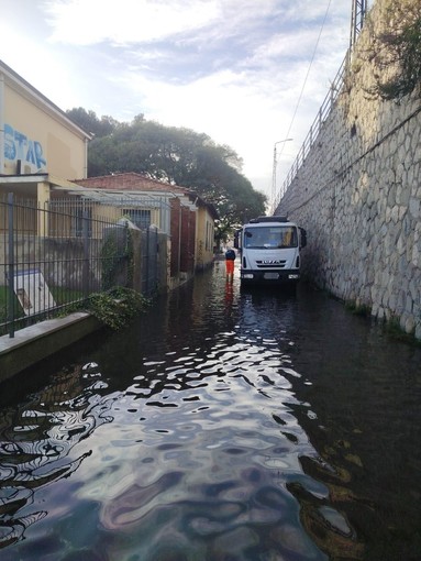 Ventimiglia, strada allagata: rimane chiusa al transito via Basso ...